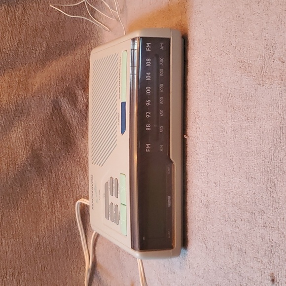 Magnavox | Other | Vintage Magnavox Clock Radio | Poshmark